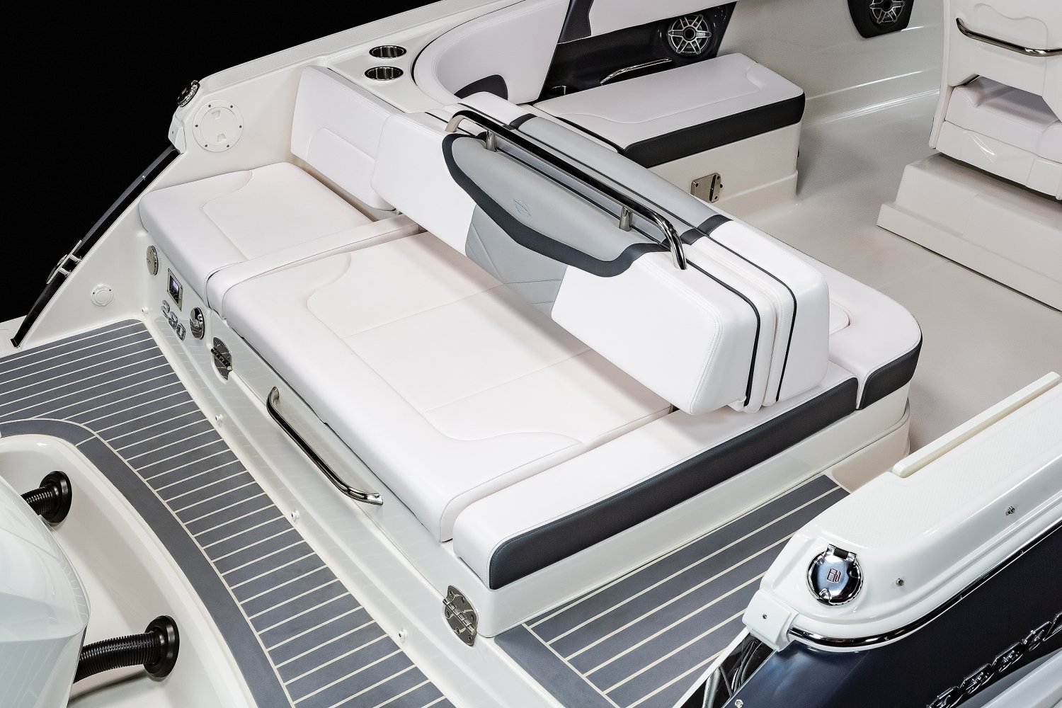 2022 Robalo 280 OSX Sport Boat - Gallery